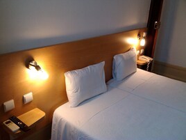 Quarto Twin | Wi-fi grátis, roupa de cama fornecida 