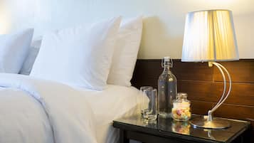 Standard Double or Twin Room | Cofres nos quartos, escrivaninha, espaço de trabalho para notebook