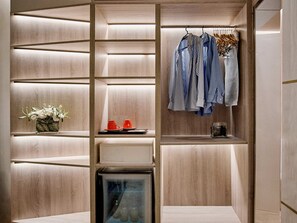 Quarto solteiro standard | Ferro/Tábua de passar roupa