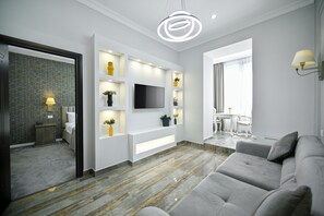 Apartamento superior | Área de estar | Smart TV 55 polegadas com canais via satélite