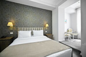 Apartamento superior | Cofres nos quartos, Wi-Fi de cortesia, roupa de cama