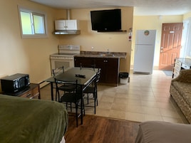 Quarto Superior, 2 camas queen-size, não fumadores, cozinha | Secretária, Wi-fi grátis, roupa de cama fornecida 