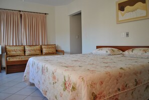 Cofres nos quartos, ferros/tábuas de passar roupa, Wi-Fi de cortesia