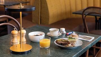 Pequeno-almoço tipo buffet diário incluído