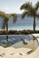 Piscina exterior sazonal, toldos gratuitos, guarda-sóis 