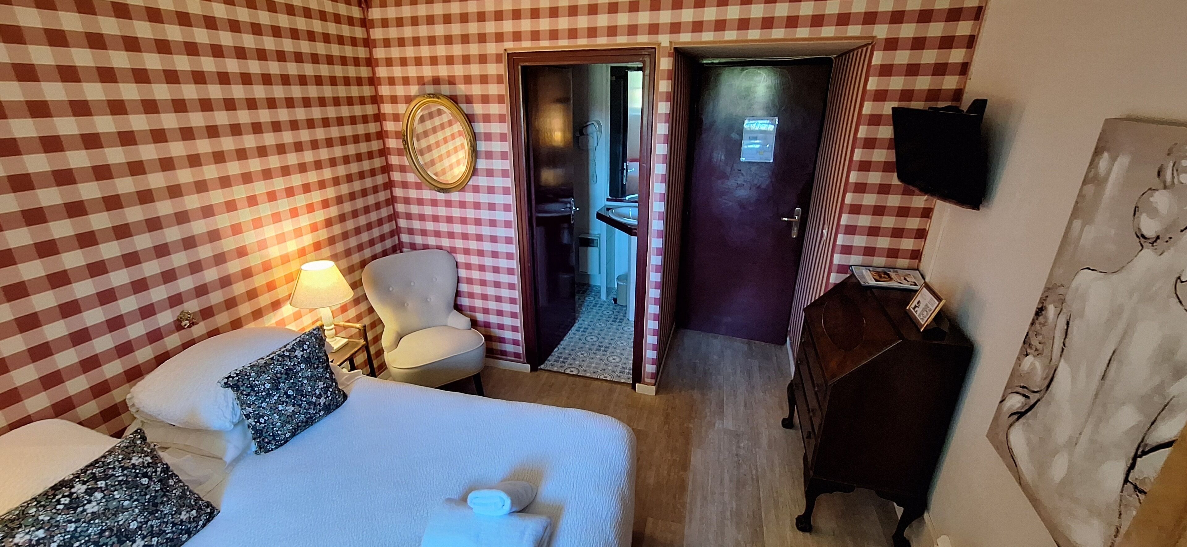 Quarto standard | Escrivaninha, berços grátis, Wi-Fi de cortesia