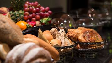 Café da manhã com buffet todos os dias mediante uma taxa