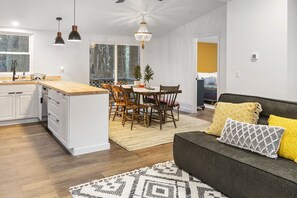 Televisor de ecrã plano de 55 polegadas com canais por cabo, televisor 