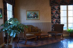 Área de estar no saguão