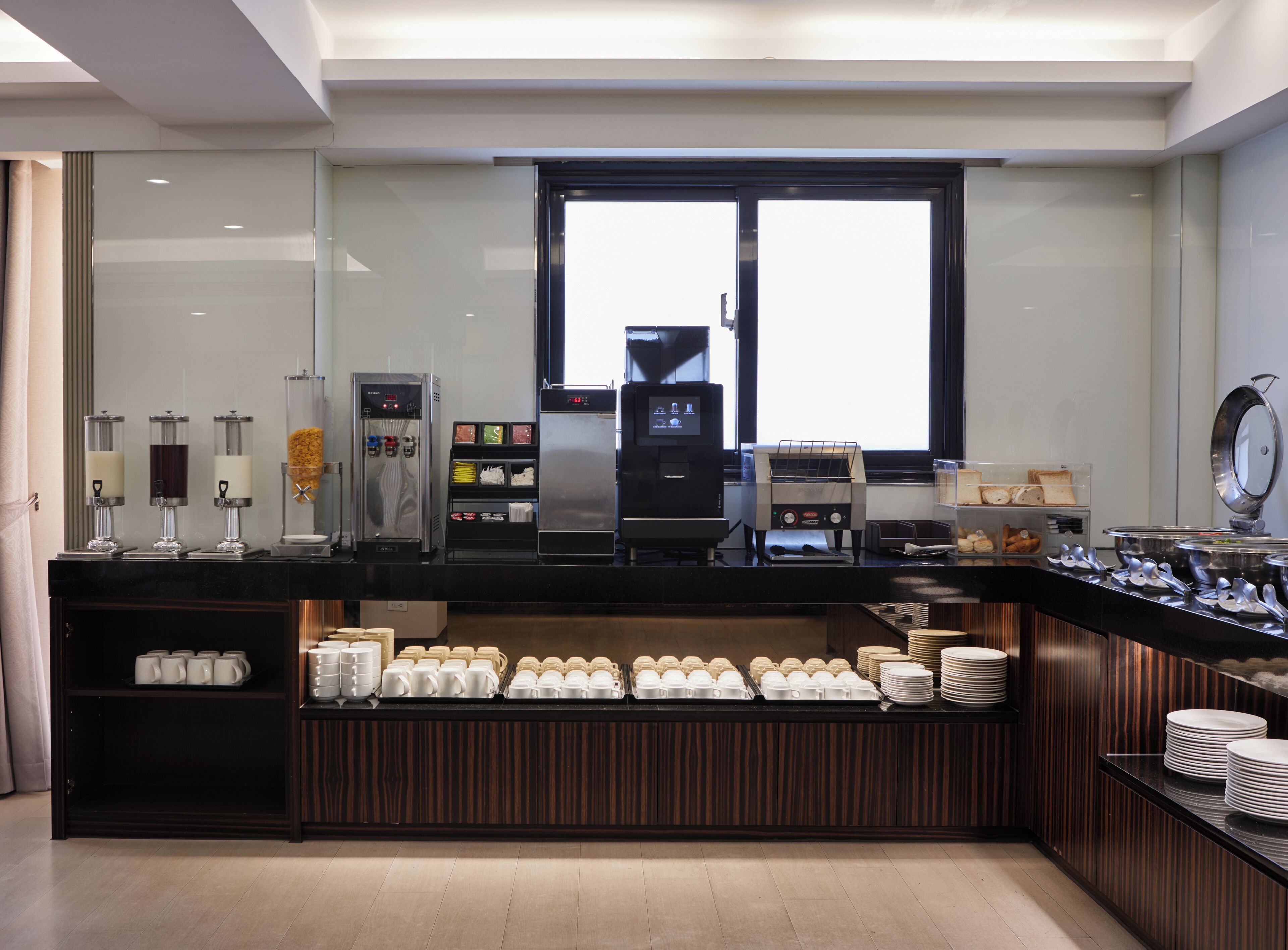 Pequeno-almoço self-service diário (420 TWD por pessoa) 