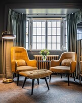 Suíte standard, 1 cama King, vista para o jardim | Área de estar | TV de tela plana