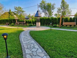 Deluxe Room, 1 King Bed, Nature View | Vista para o jardim