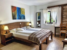 Quarto luxo, 1 cama King, vista para o jardim | Frigobar, cofres nos quartos, escrivaninha, quartos à prova de som