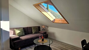 Apartamento standard, 1 quarto | Área de estar | TV LCD