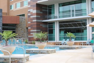 Piscina externa sazonal