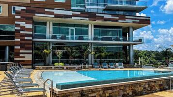 Piscina externa sazonal