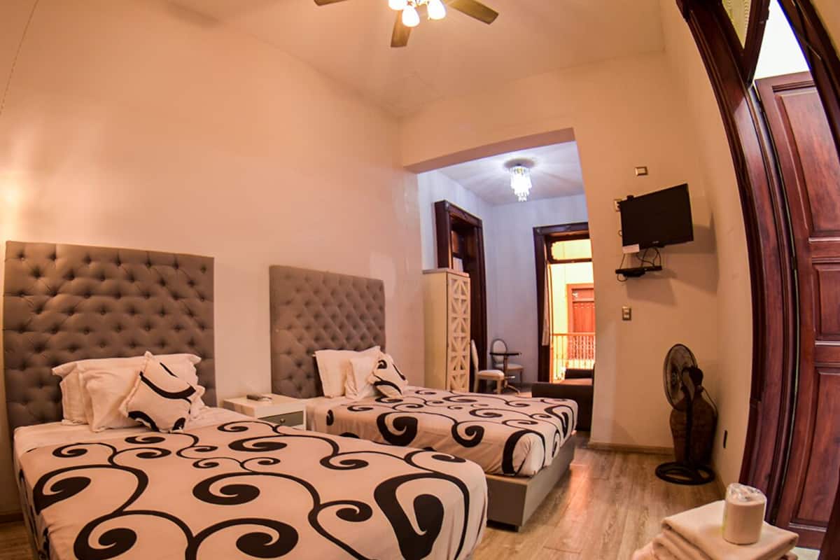 Quarto casal | Roupas de cama premium, cofres nos quartos