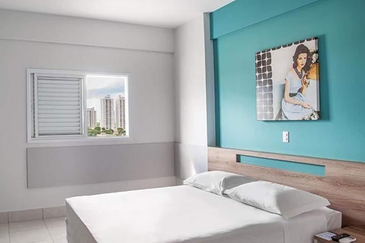 Minibar, cofre no quarto, cortinas/cortinados opacos