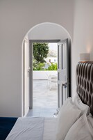 Quarto casal básico, sacada | Escrivaninha, quartos à prova de som, Wi-Fi de cortesia, roupa de cama