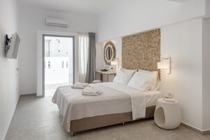 Quarto econômico | Escrivaninha, quartos à prova de som, Wi-Fi de cortesia, roupa de cama