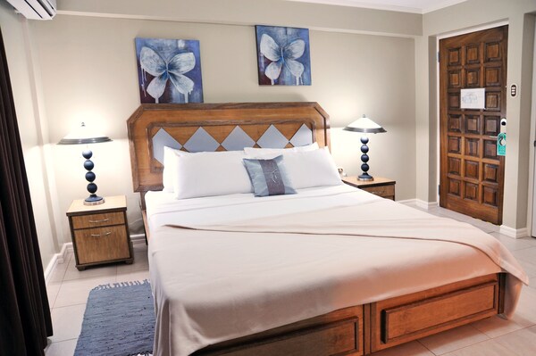 Culture Crossroads Inn - Port of Spain