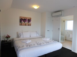 Estúdio Deluxe, 1 cama king-size | Secretária, ferro/tábua de engomar, Wi-fi grátis 