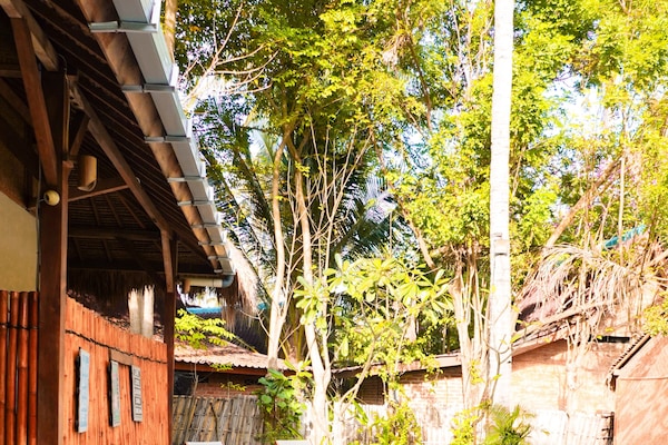 Piscina externa, espreguiçadeiras