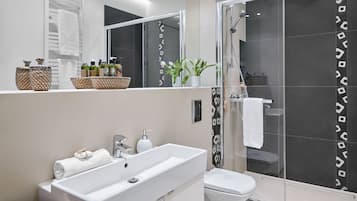 Apartamento, 2 quartos (Olive Suite) | Banheiro | Chuveiro, secador de cabelo, toalhas de banho