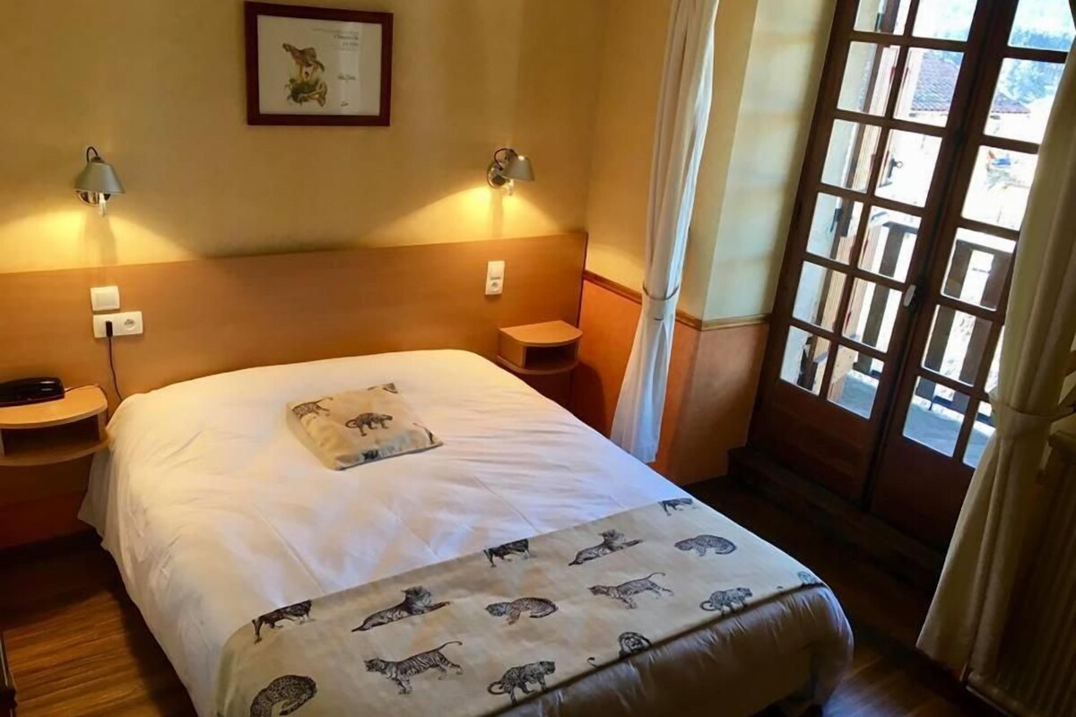 Secretária, cortinas/cortinados opacos, quartos insonorizados 