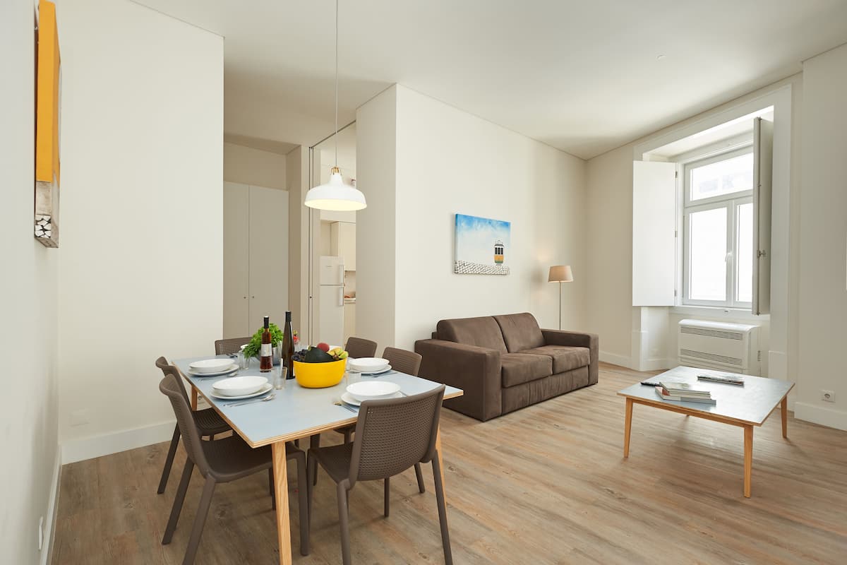 Apartamento, 2 quartos | Secretária, berços/camas para crianças, camas desdobráveis