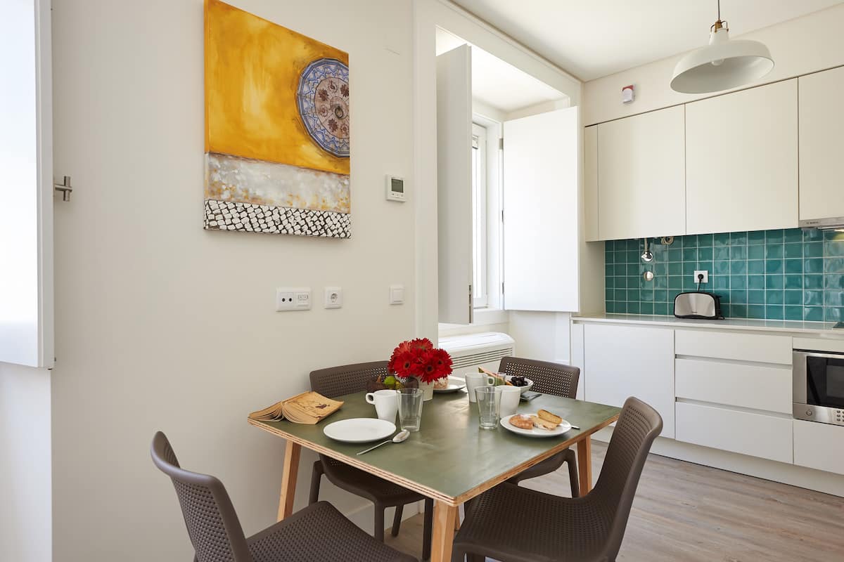 Apartamento Standard, 1 quarto | Cozinha privada | Uma cafeteira/bule, um frigorífico, um micro-ondas