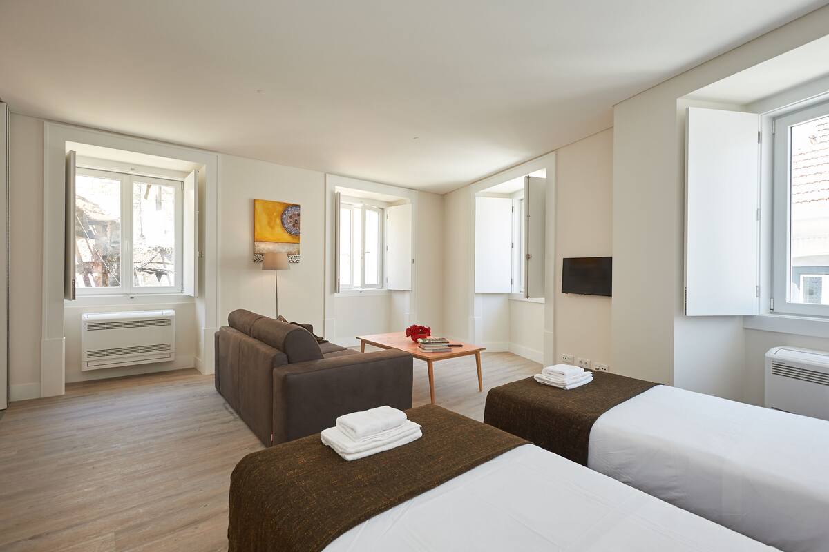 Apartamento Premier, 1 quarto | Sala de estar | TV de ecrã plano