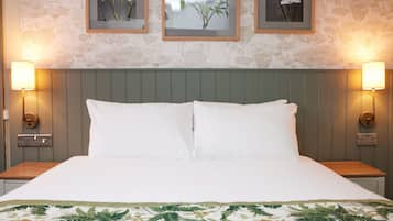 Quarto casal standard | Escrivaninha, Wi-Fi de cortesia, roupa de cama