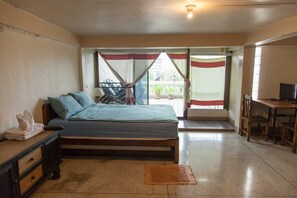 Quarto Standard | Secretária, camas desdobráveis, Wi-fi grátis, roupa de cama fornecida 