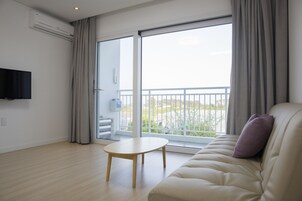 Suite (Type A) | Secretária adequada para computadores portáteis, Wi-fi grátis 