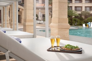 Bar à beira da piscina