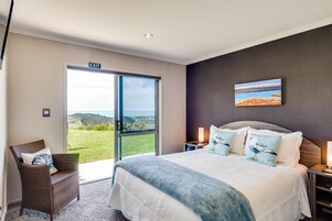 Roupas de cama premium, cofres nos quartos, individualmente decorados