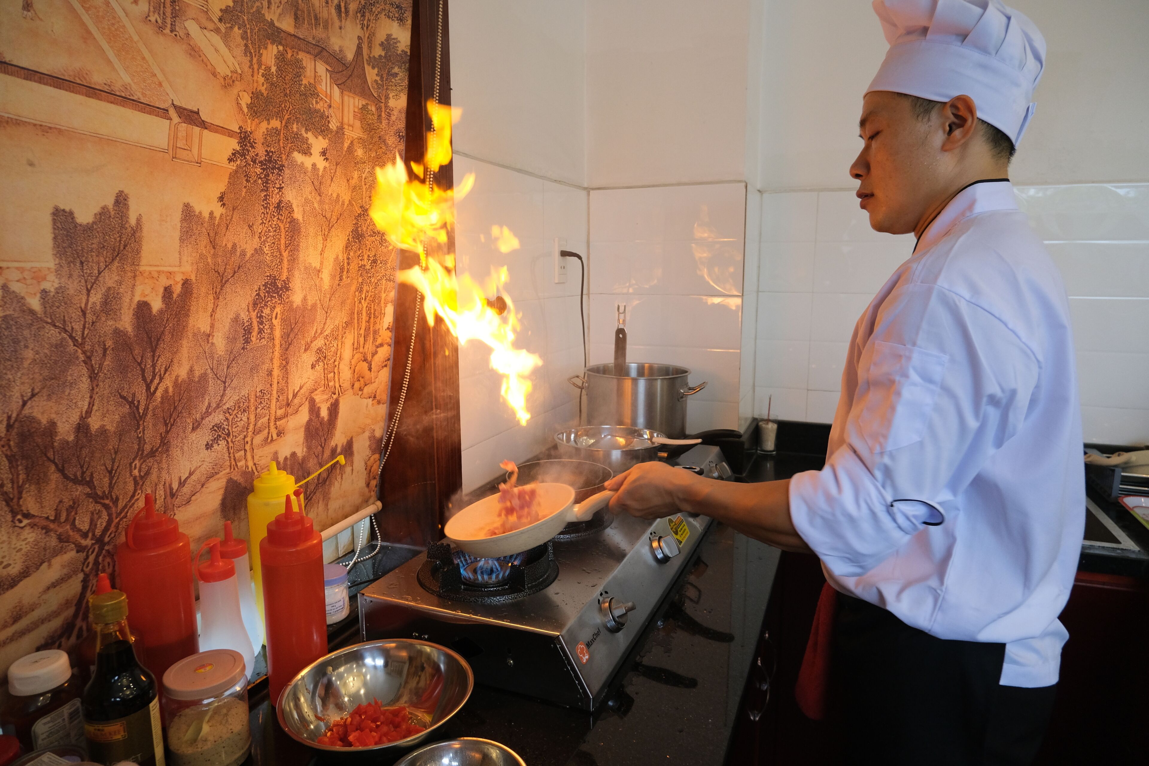 Pequenos-almoços, almoços, jantares servidos, cozinha vietnamita 