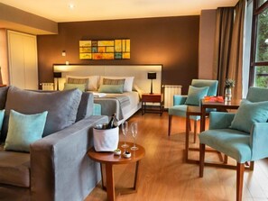 Suite Deluxe, vista para o lago | Lençóis de algodão egípcio, roupa de alta qualidade 