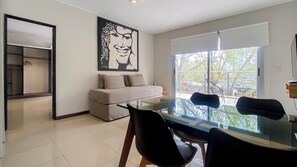 Apartamento Familiar, 1 quarto, terraço | Roupa de alta qualidade, edredões de penas 