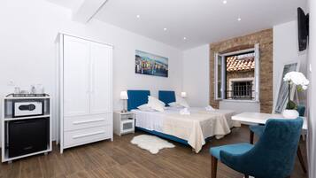 Quarto Duplo ou Twin Deluxe (Plinarska 12) | Secretária, roupa de cama fornecida