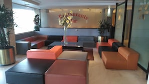 TV de tela plana 32 polegadas com canais a cabo, TV, DVD player