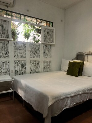 Quarto quádruplo família | Cofres nos quartos, Wi-Fi de cortesia, roupa de cama