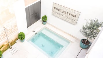 Piscina externa sazonal