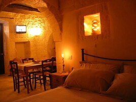 Suite (Trullo Via Monte Pasubio, 13) | Roupa de alta qualidade, secretária, quartos insonorizados