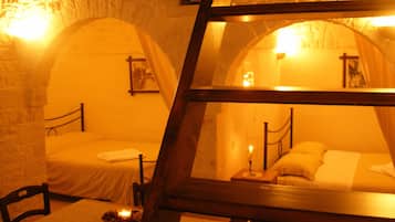Suite (Trullo Via Monte Pasubio, 13) | 1 quarto, roupa de alta qualidade, com decoração personalizada