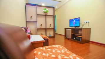 Quarto standard | Sala de estar | TV LED 32 polegadas com canais via satélite, TV