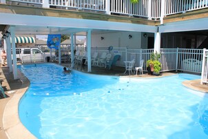 Piscina exterior sazonal 