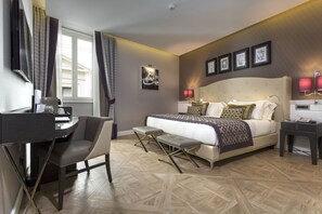 Roupa de alta qualidade, camas de colchão viscoelástico, minibar grátis