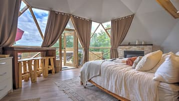 Cabana de Madeira de Luxo | Com decoração personalizada, com mobília individualizada, secretária